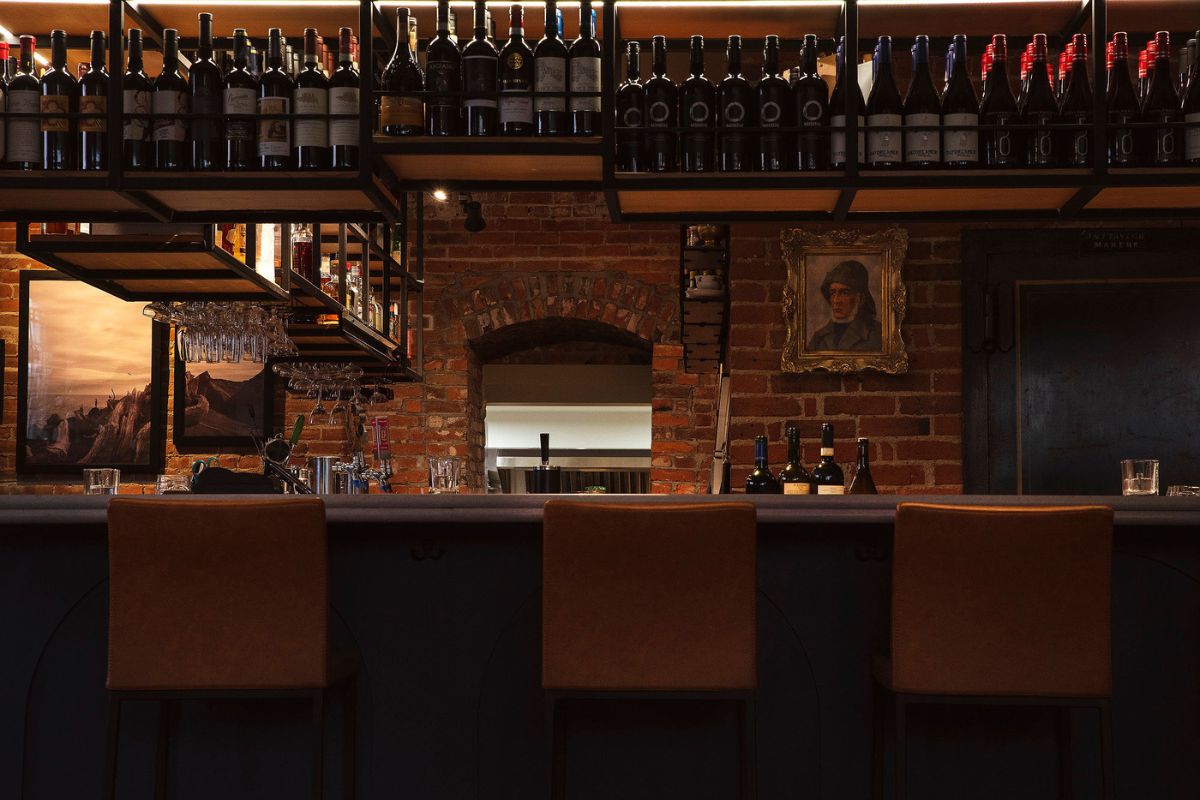 Toast Worthy Cocktail Bars in Victoria BC | Kenmore Air